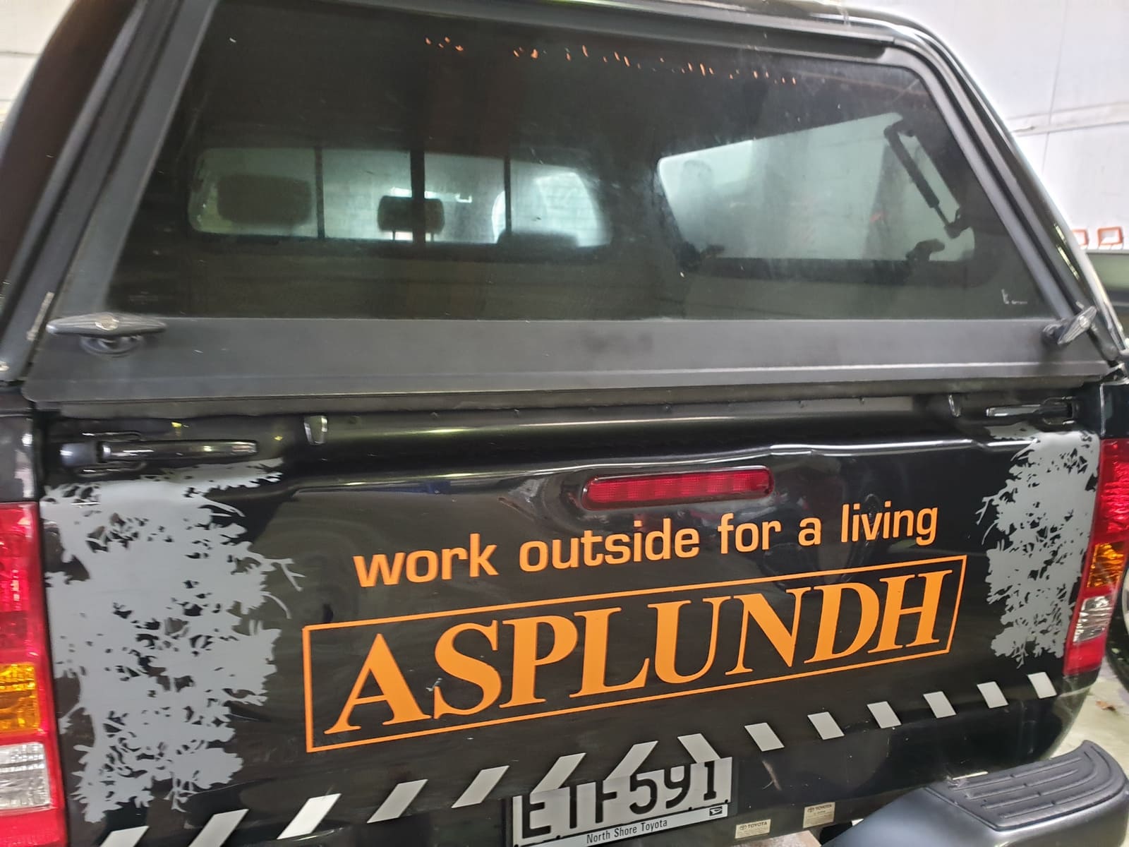 Signage Removal – Final Touch